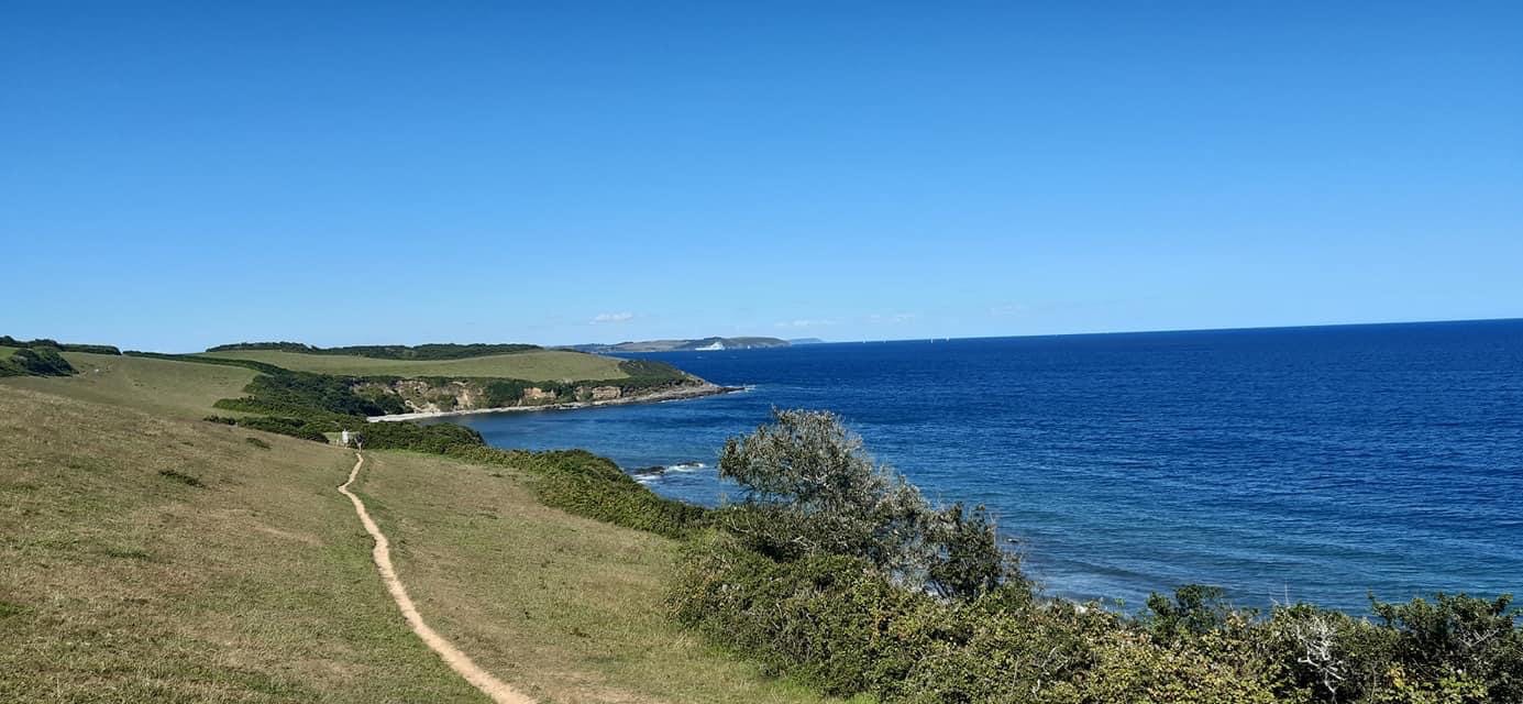 Solve Cornish walk jigsaw puzzle online with 32 pieces