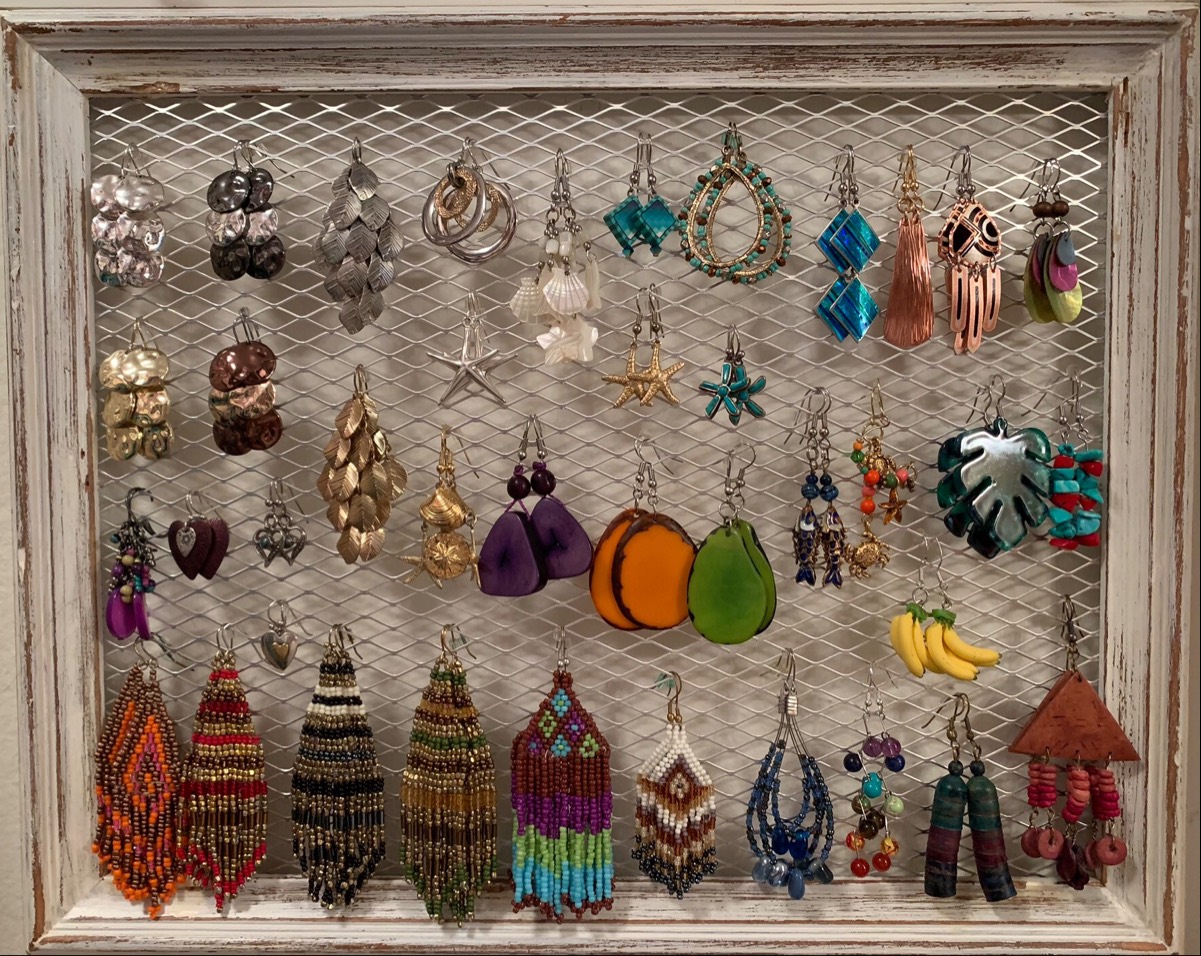 Solve Earrings jigsaw puzzle online with 120 pieces