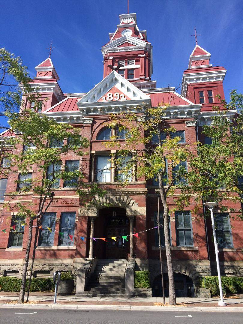 Solve Old Bellingham WA Courthouse jigsaw puzzle online with 30 pieces