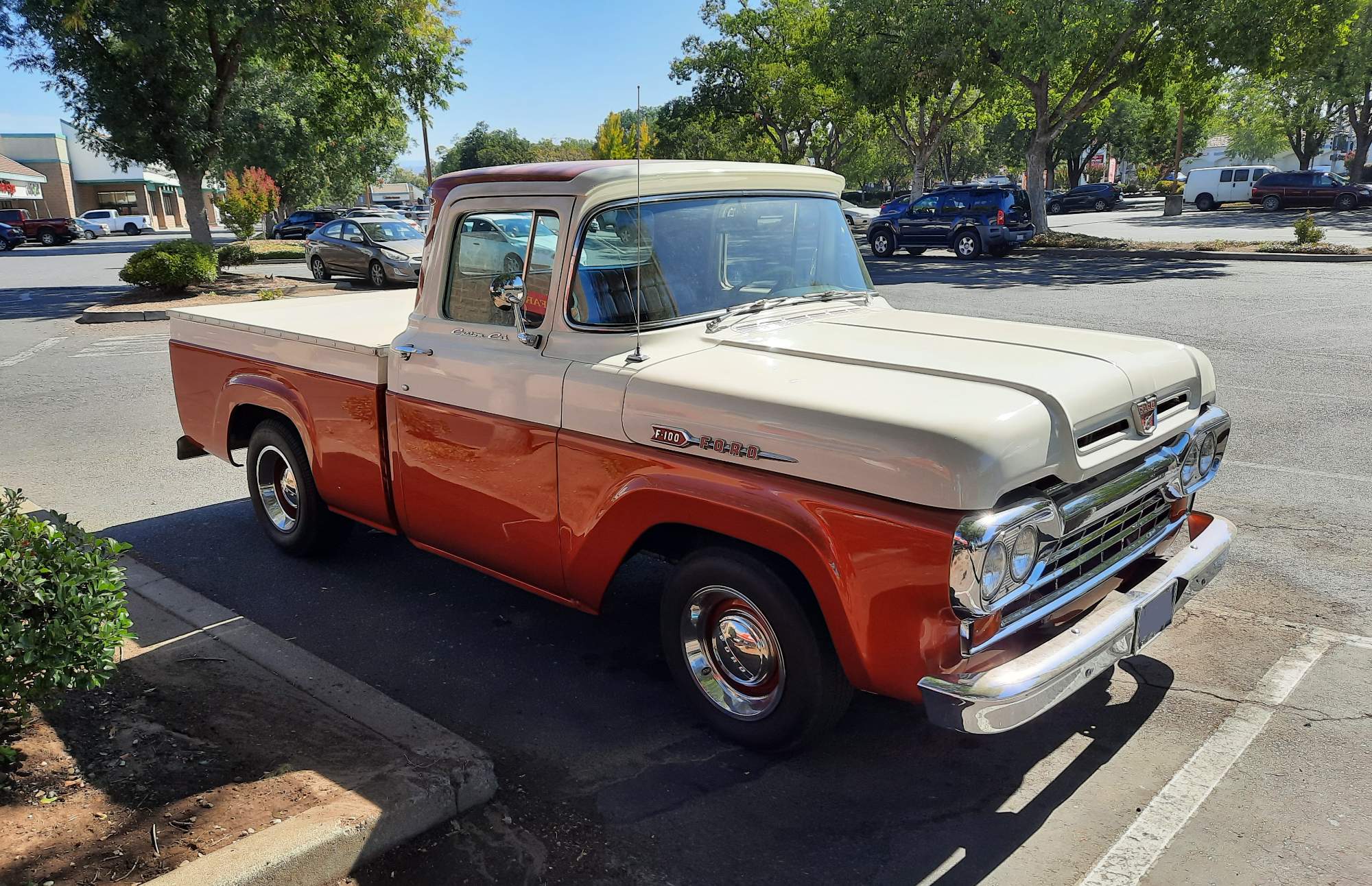 Solve 1960 Ford F-150 jigsaw puzzle online with 216 pieces