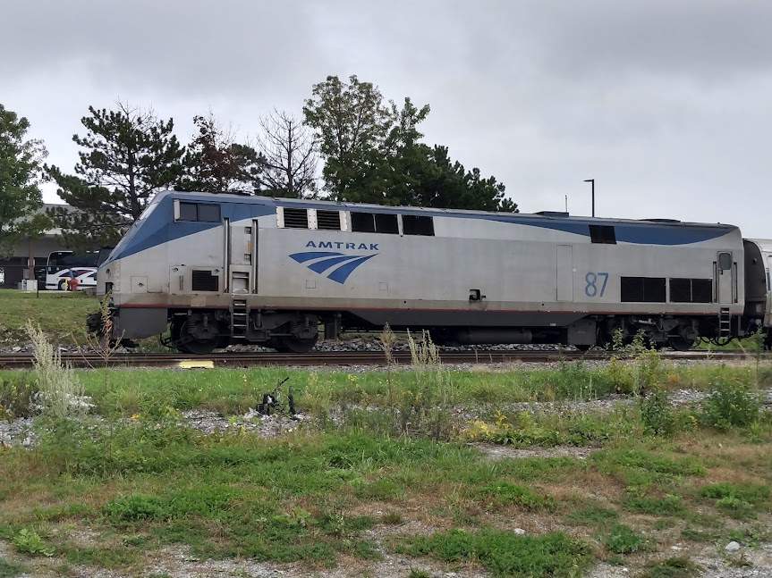 Solve Amtrak GE P42 engine 87 jigsaw puzzle online with 88 pieces