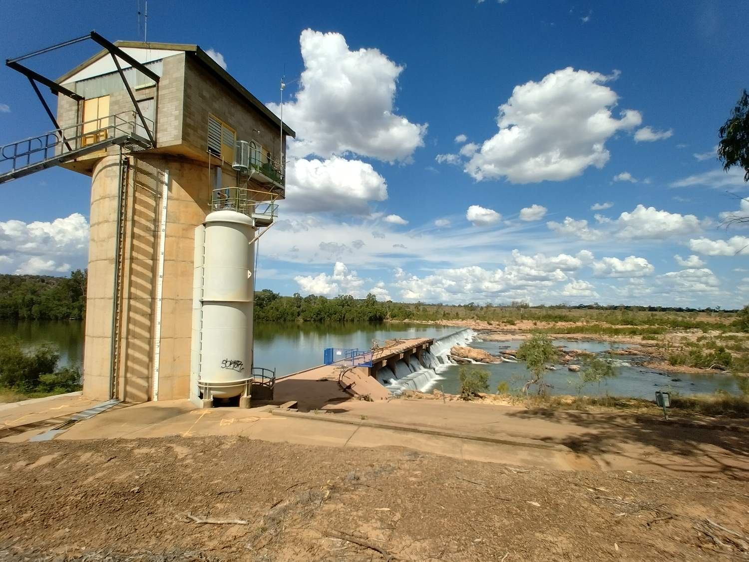 Solve Burdekin River Weir 2 jigsaw puzzle online with 88 pieces