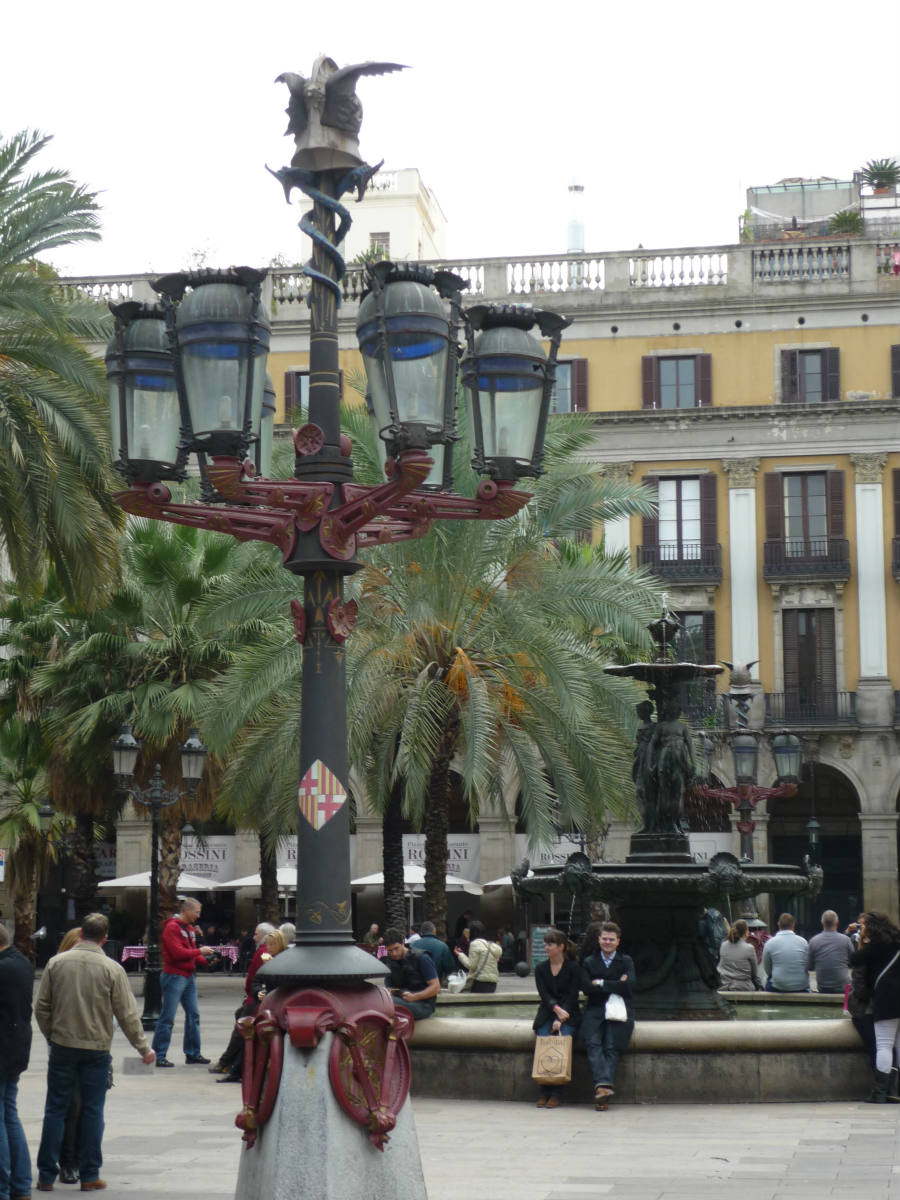 Solve Gaudi Lamp Post, Barcelona, Spain jigsaw puzzle online with 130 ...