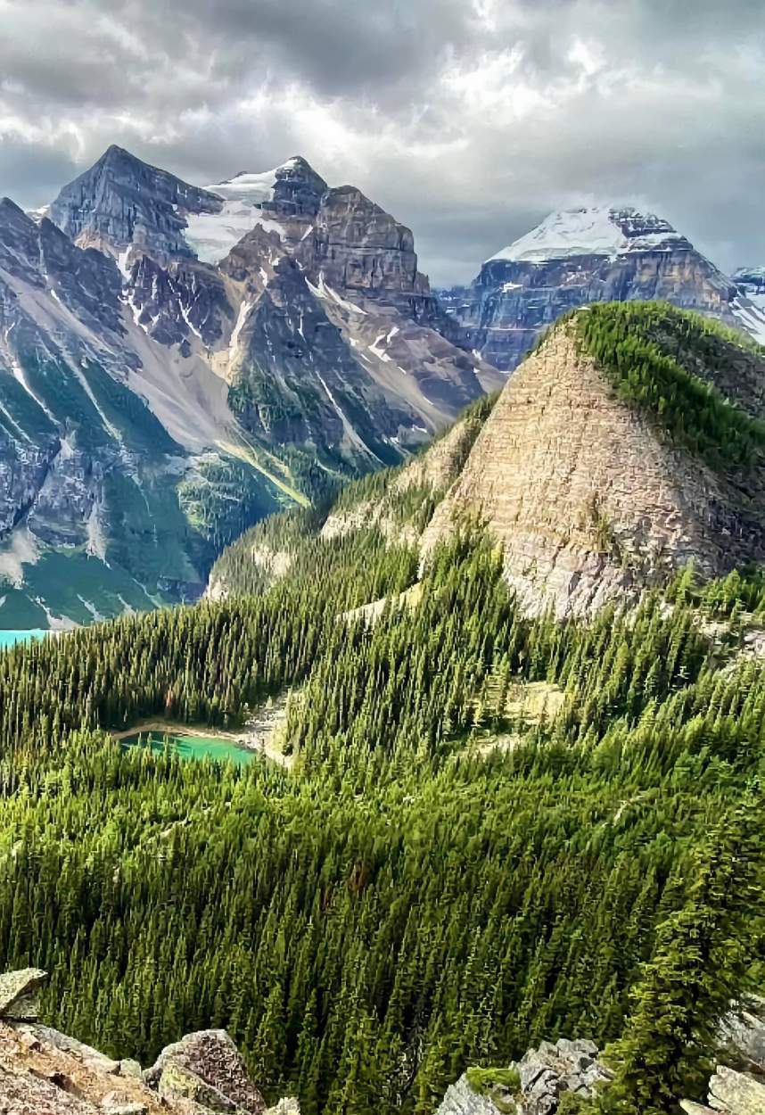 Solve Alberta, Canada jigsaw puzzle online with 70 pieces