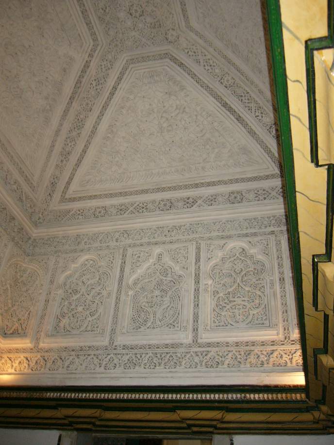 Solve Hand carved marble ceiling jigsaw puzzle online with 12 pieces