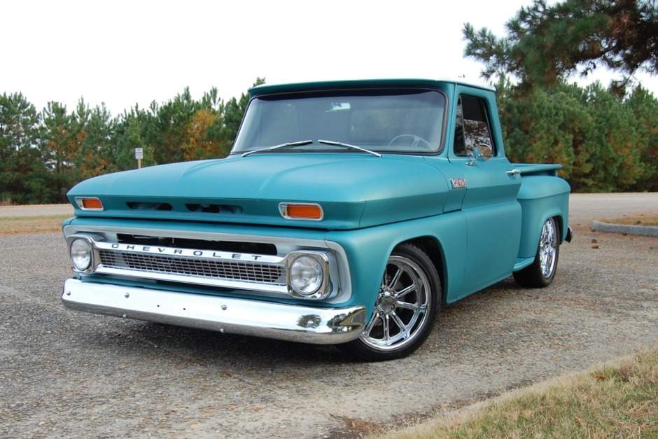 Solve 1965_chevrolet_c10-pickup jigsaw puzzle online with 77 pieces
