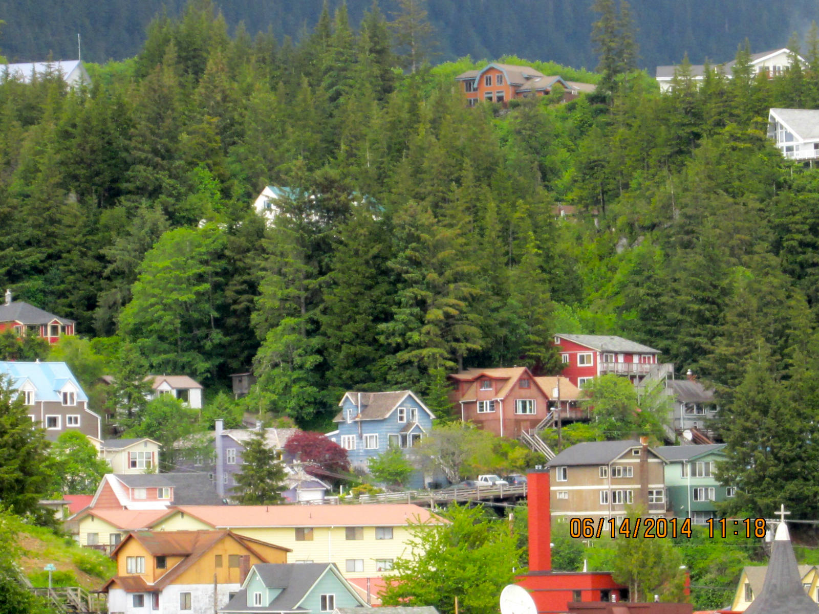 Solve Ketchikan, Alaska jigsaw puzzle online with 252 pieces