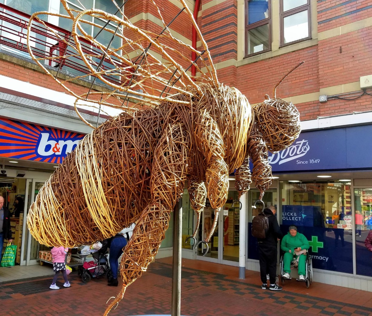Solve Woven Wicker Bee Display outside of Shopping Centre jigsaw puzzle ...