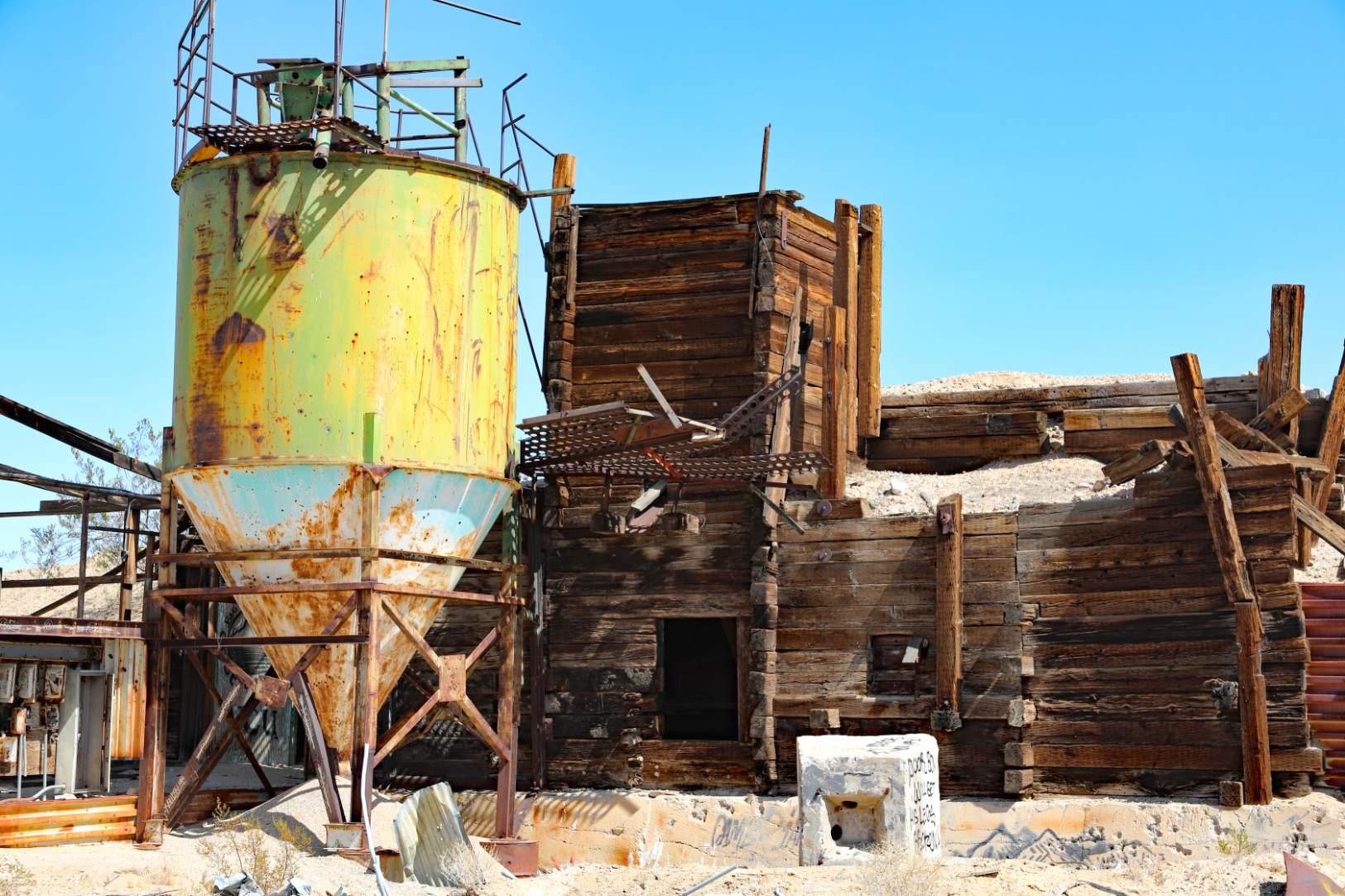 Solve Danby cyclone separator jigsaw puzzle online with 117 pieces