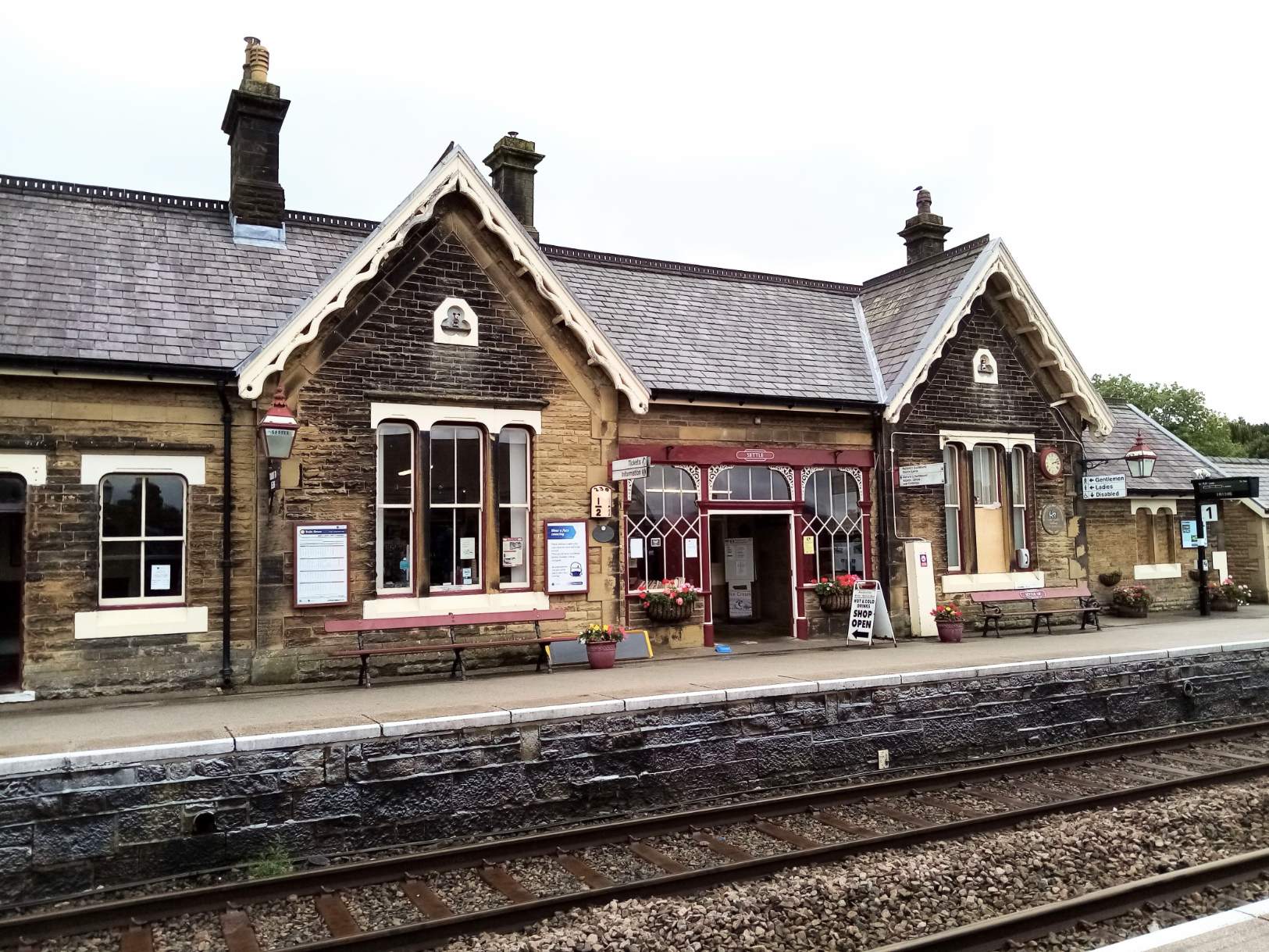 Solve Settle Station jigsaw puzzle online with 130 pieces