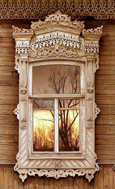 Solve BEAUTIFUL WINDOW jigsaw puzzle online with 60 pieces
