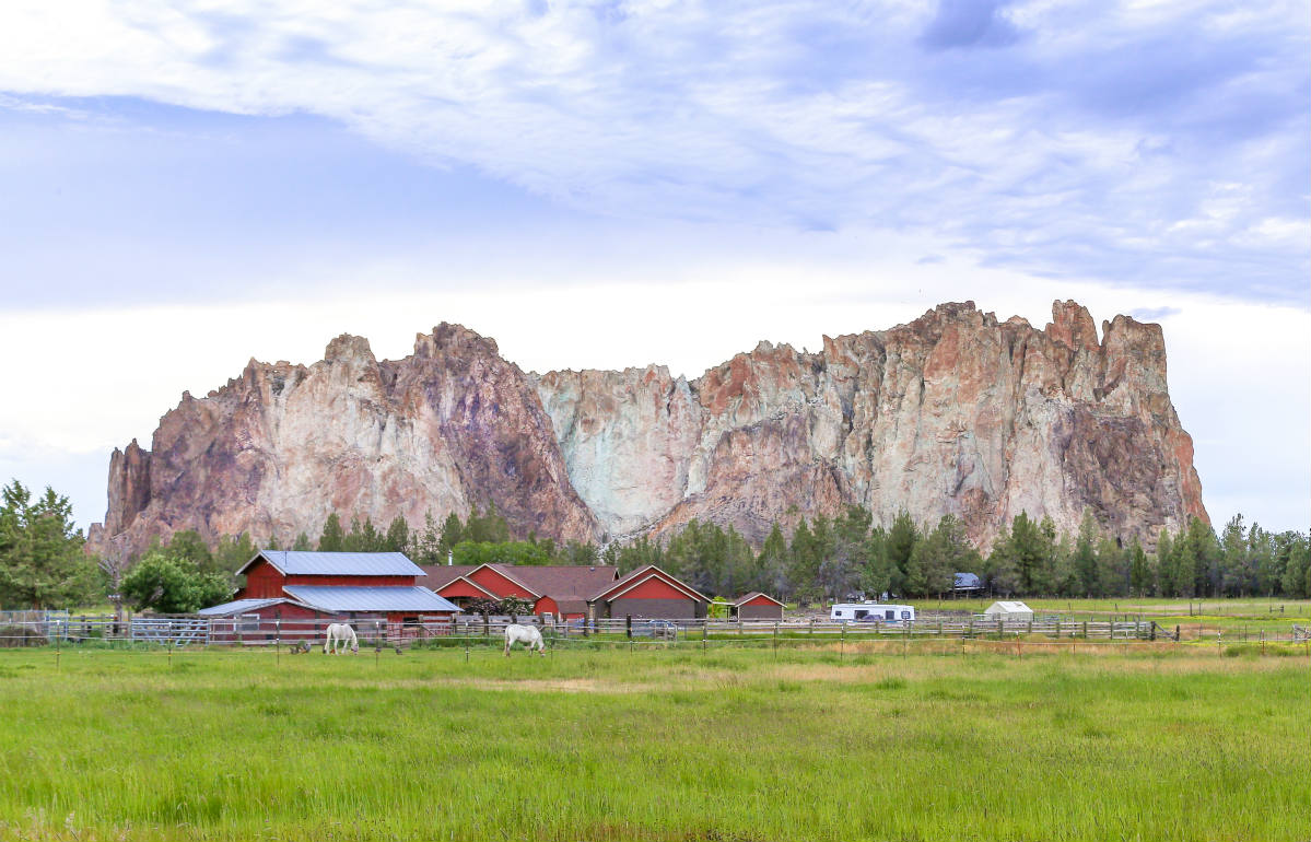 Solve ROCKY RANCH jigsaw puzzle online with 96 pieces