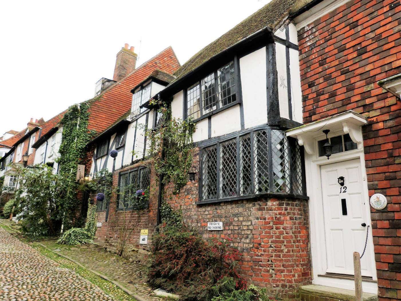 Solve Rye, Kent jigsaw puzzle online with 154 pieces