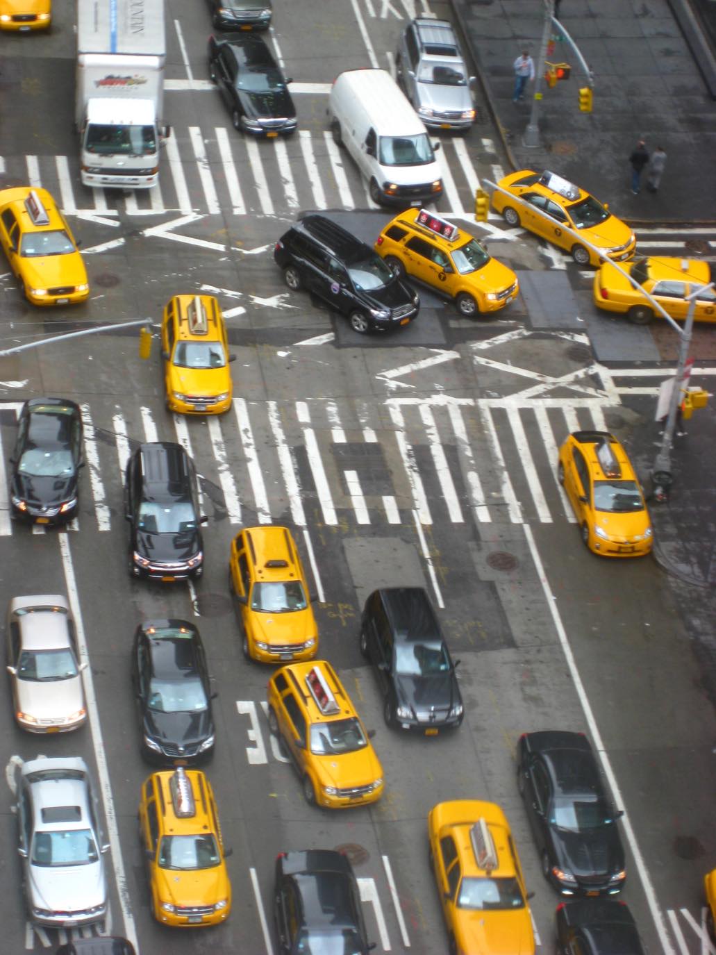 Solve Taxis jigsaw puzzle online with 88 pieces