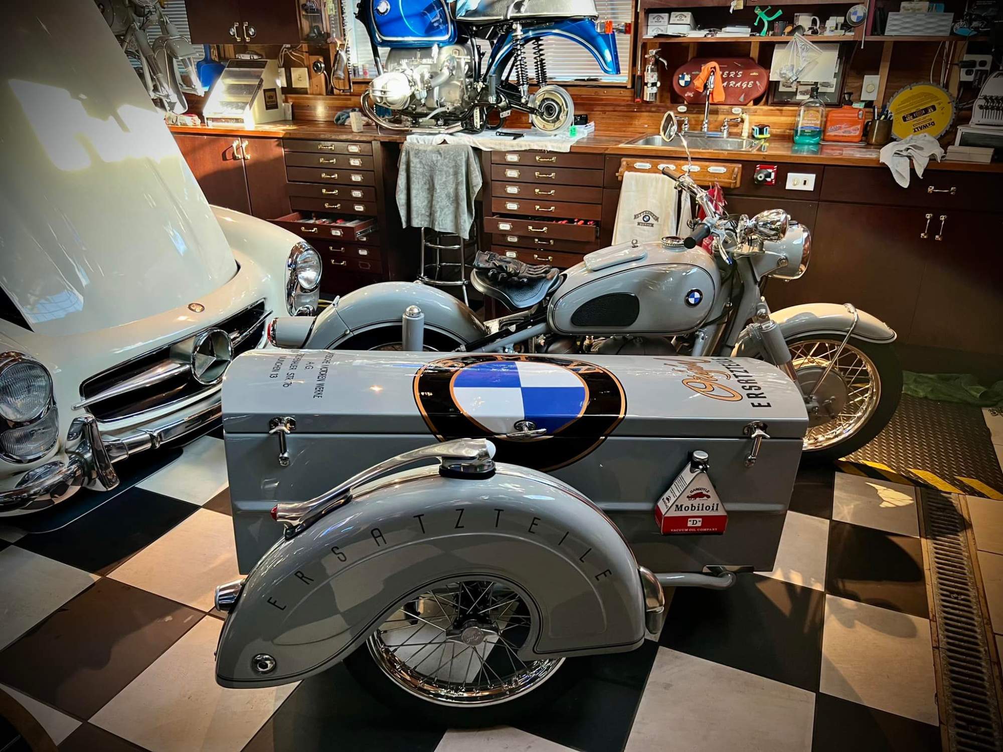 Solve A peek inside the marvelous Nettesheim Museum in NY, USA jigsaw ...