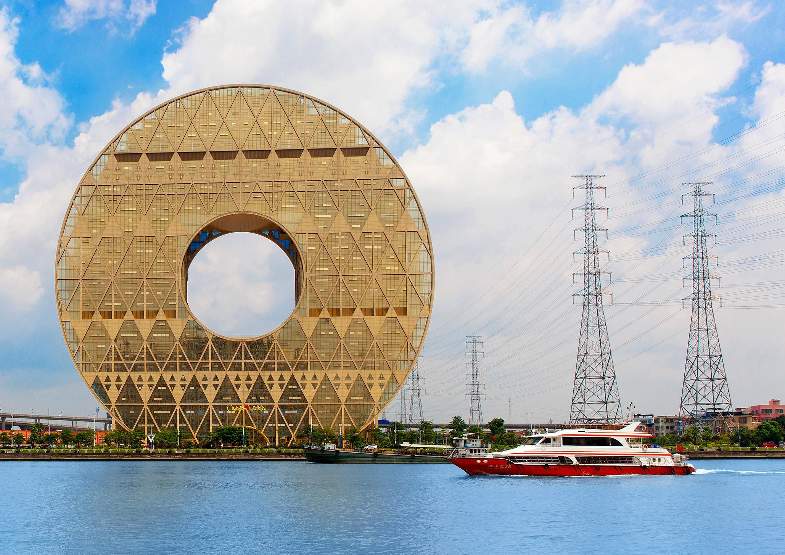 Solve Amazing Circular Buildings (#2) jigsaw puzzle online with 24 pieces