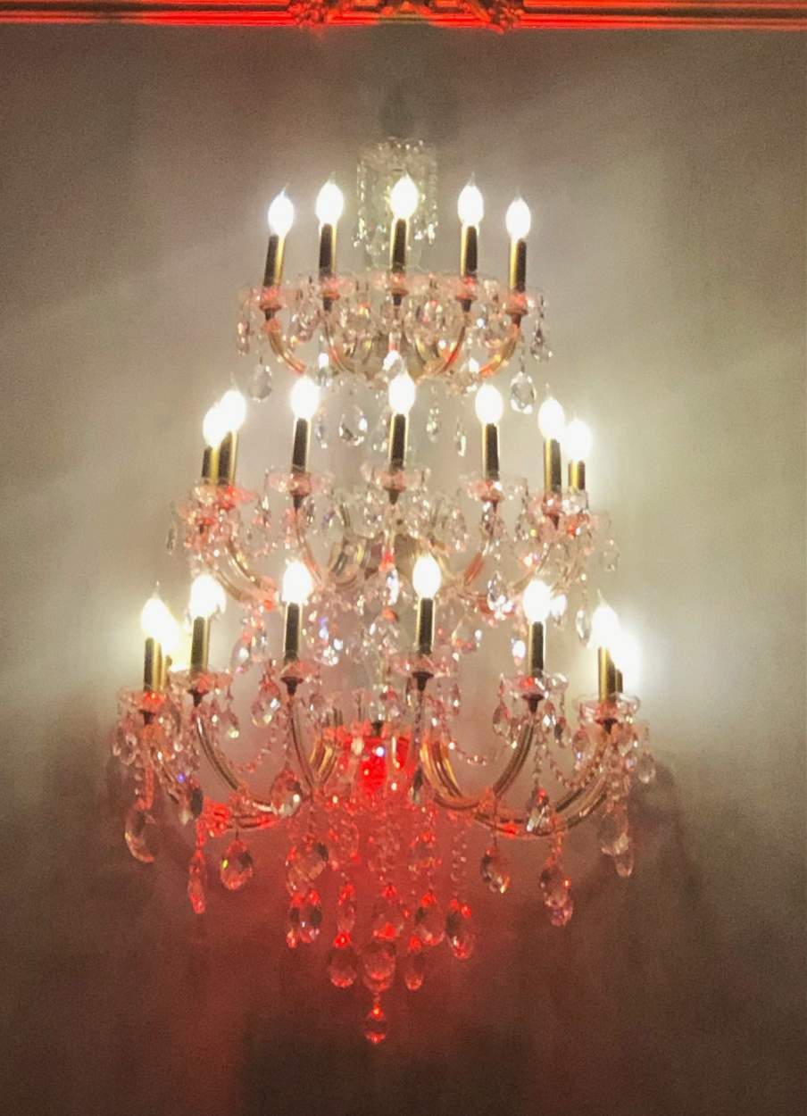 Solve Lovely lighting jigsaw puzzle online with 70 pieces