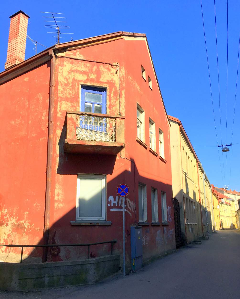 Solve Light and shadow jigsaw puzzle online with 80 pieces