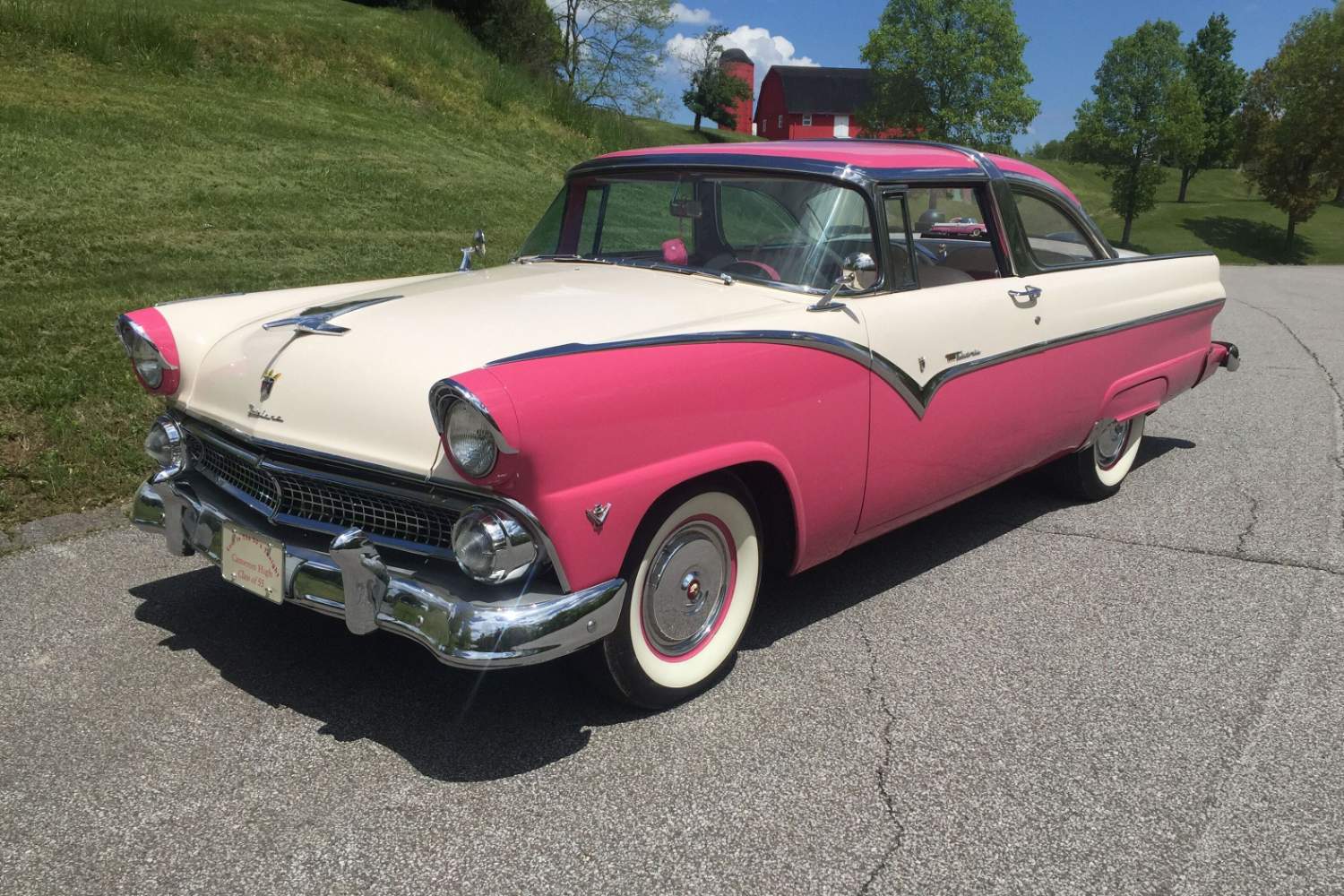 Solve 55-crown-victoria jigsaw puzzle online with 77 pieces