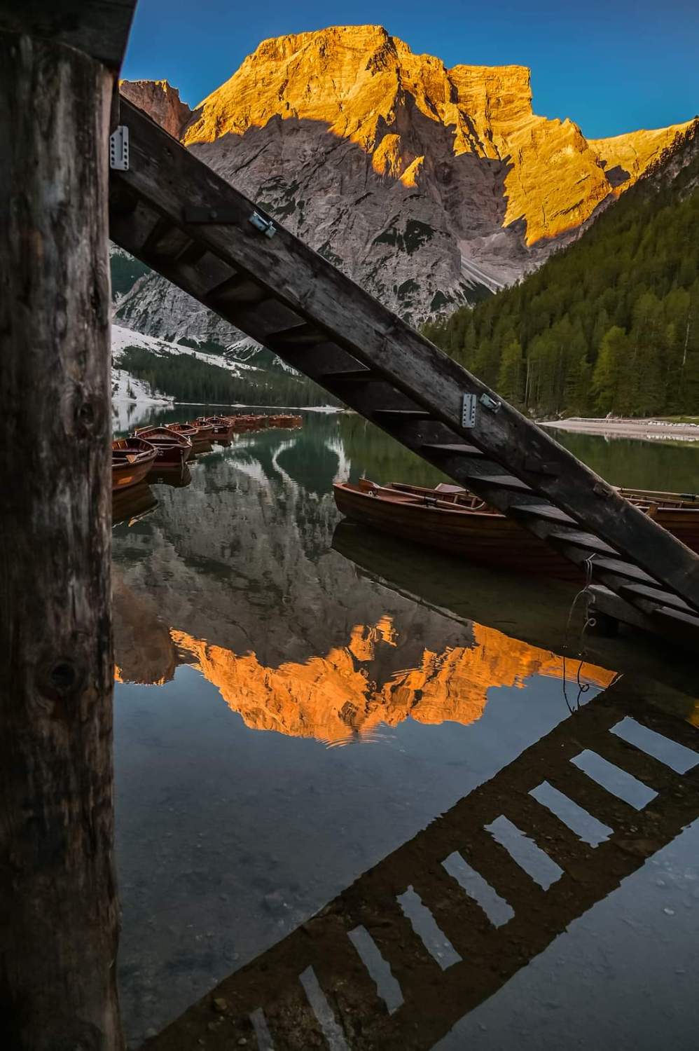 Solve reflection jigsaw puzzle online with 216 pieces