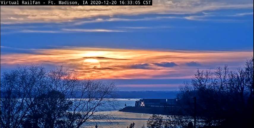 Solve Fort Madison Sunset jigsaw puzzle online with 66 pieces