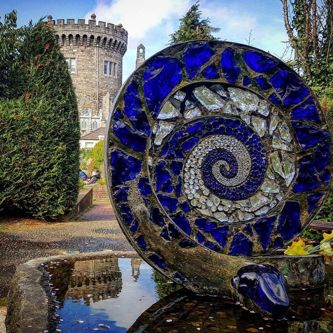 Solve at Dublin Castle jigsaw puzzle online with 81 pieces