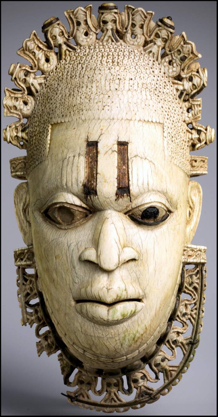 Solve Ivory Mask jigsaw puzzle online with 66 pieces