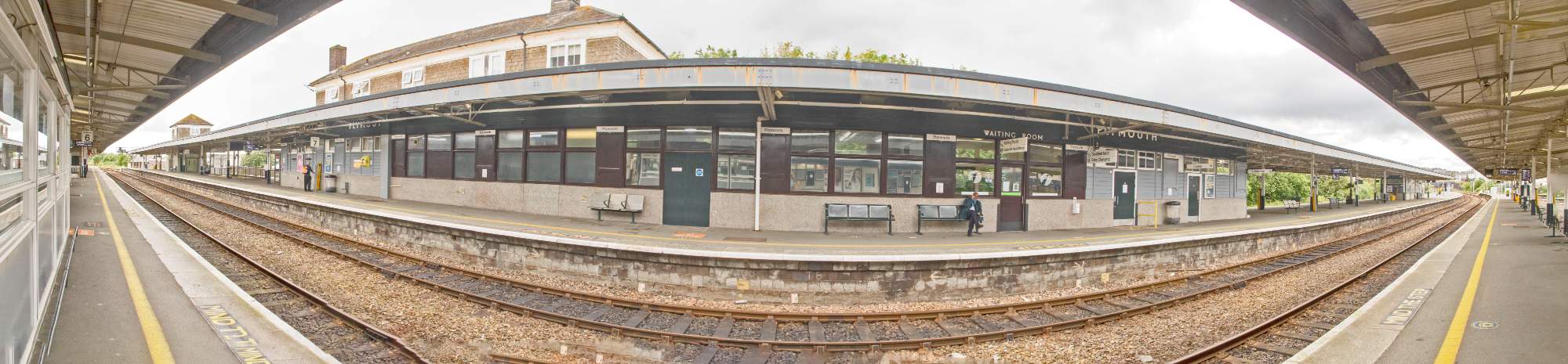 Solve Plymouth 26-06-2012 Railway Station platform 7 from 6 horizontal ...