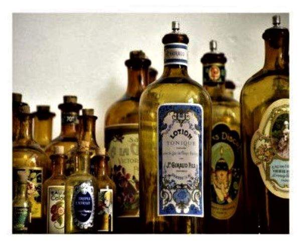 Solve Wonderful old bottles with marvelous labels. jigsaw puzzle online ...