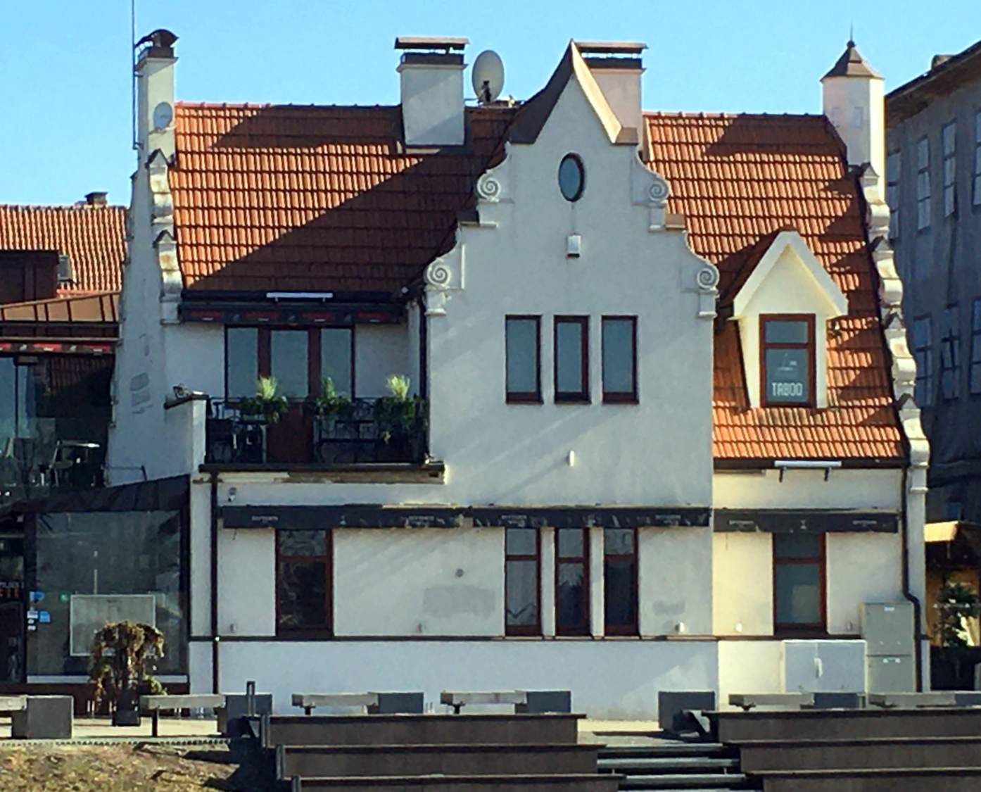 Jigsaw Puzzle | Baltas namas | 80 pieces | Jigidi