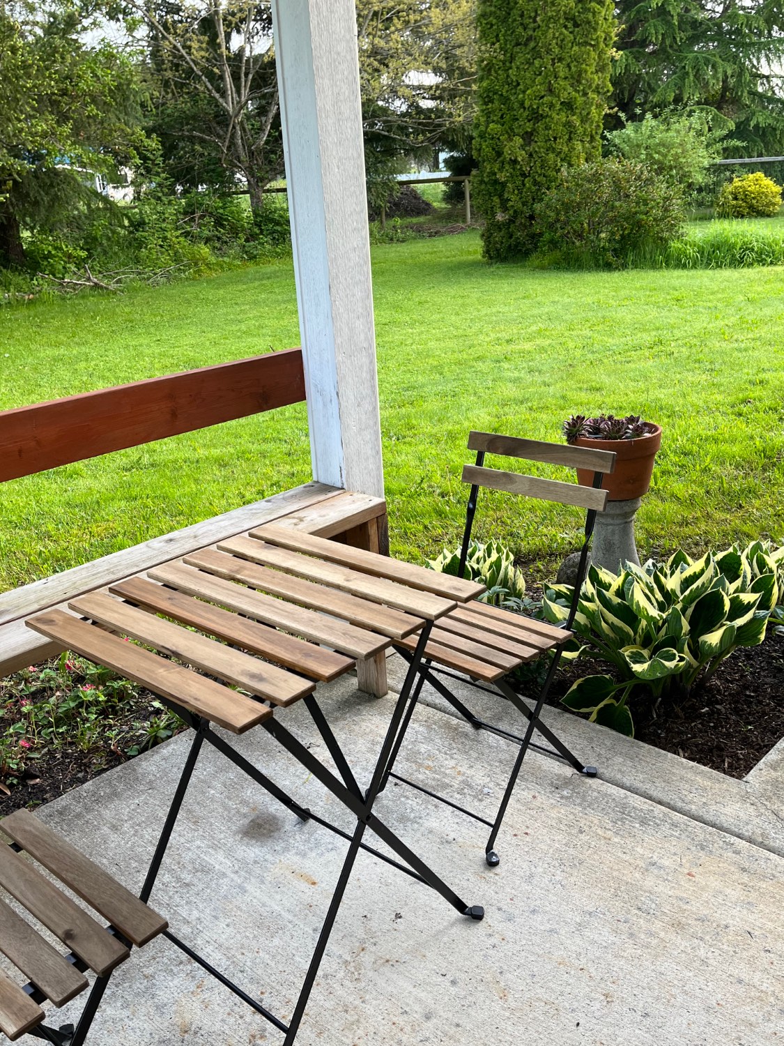 Solve Side yard jigsaw puzzle online with 108 pieces
