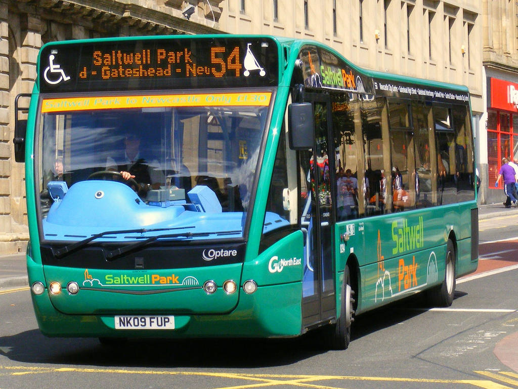 Solve 54 gne buses jigsaw puzzle online with 221 pieces