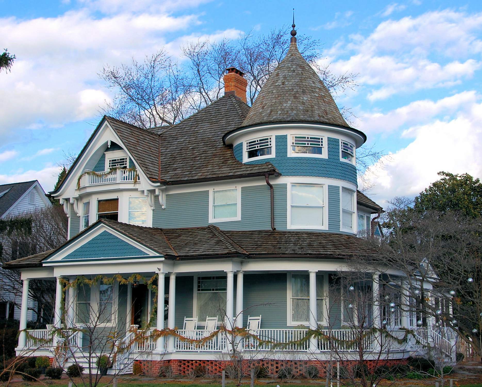 Solve Victorian home jigsaw puzzle online with 208 pieces