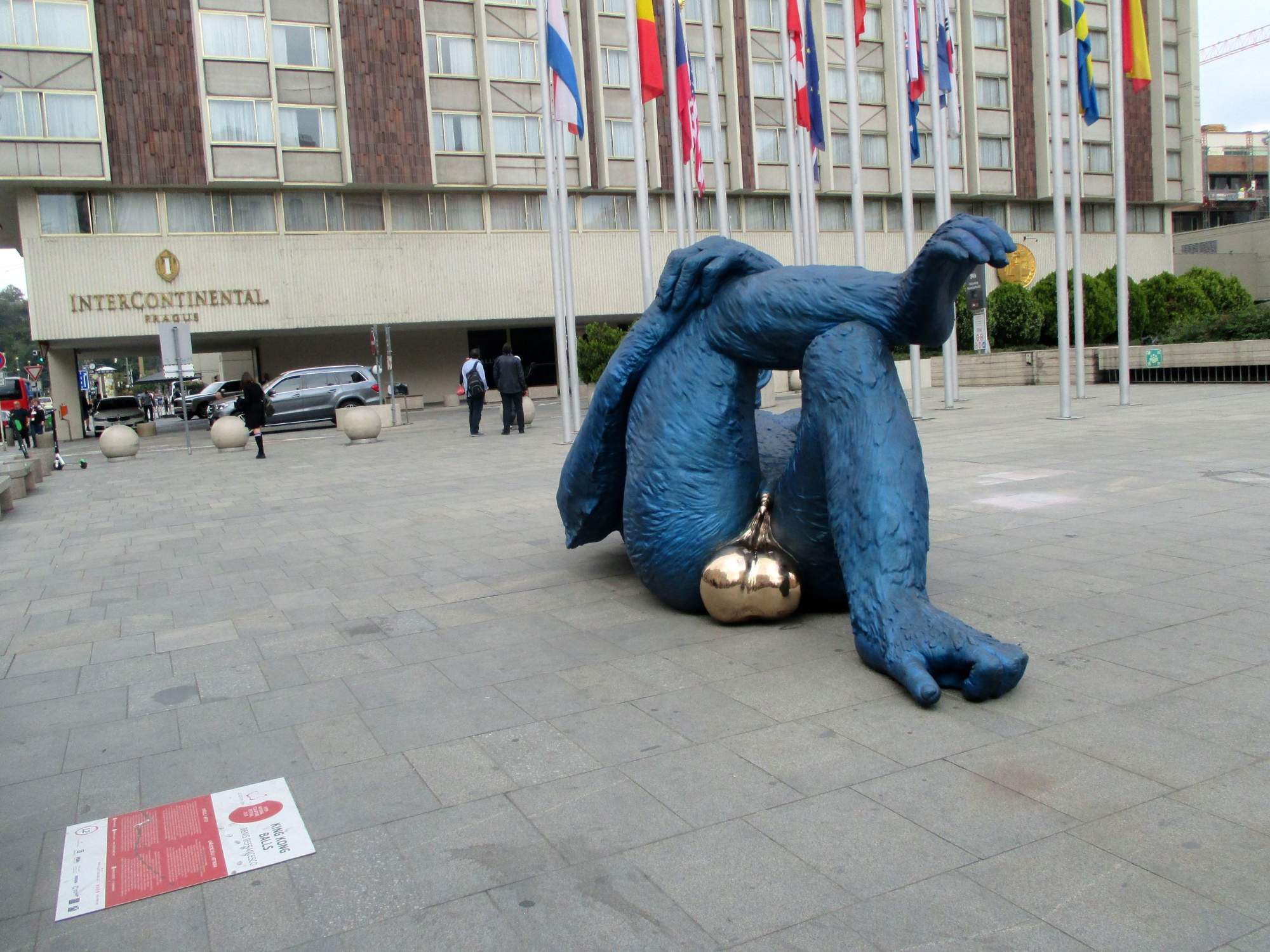Solve Praha : Denis Defrancesco - King Kong Balls, 5 m jigsaw puzzle ...