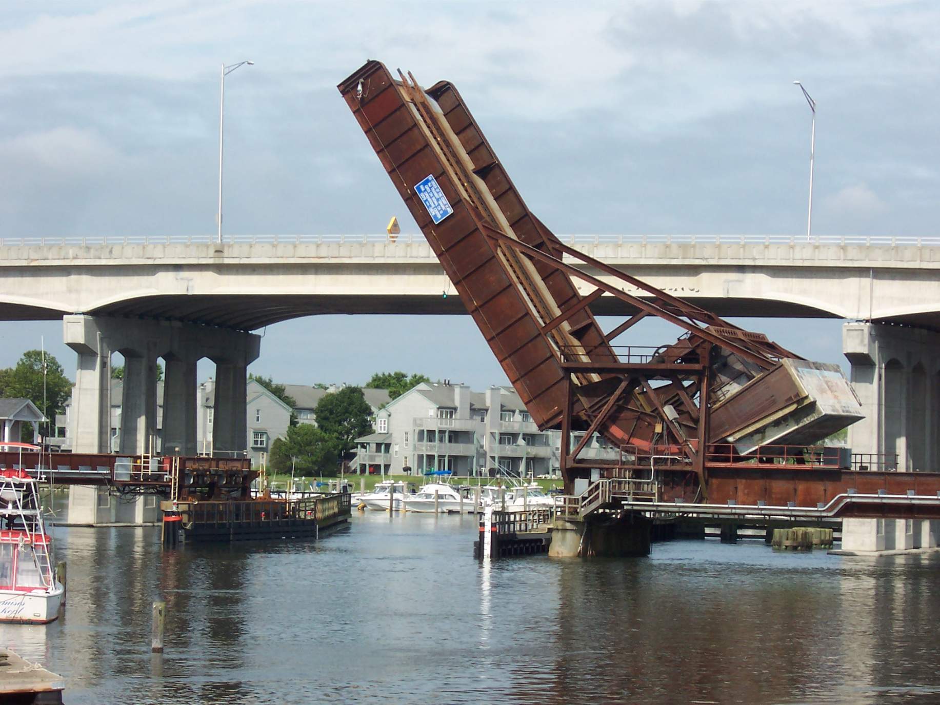 Solve NJT Shark River Drawbridge jigsaw puzzle online with 165 pieces