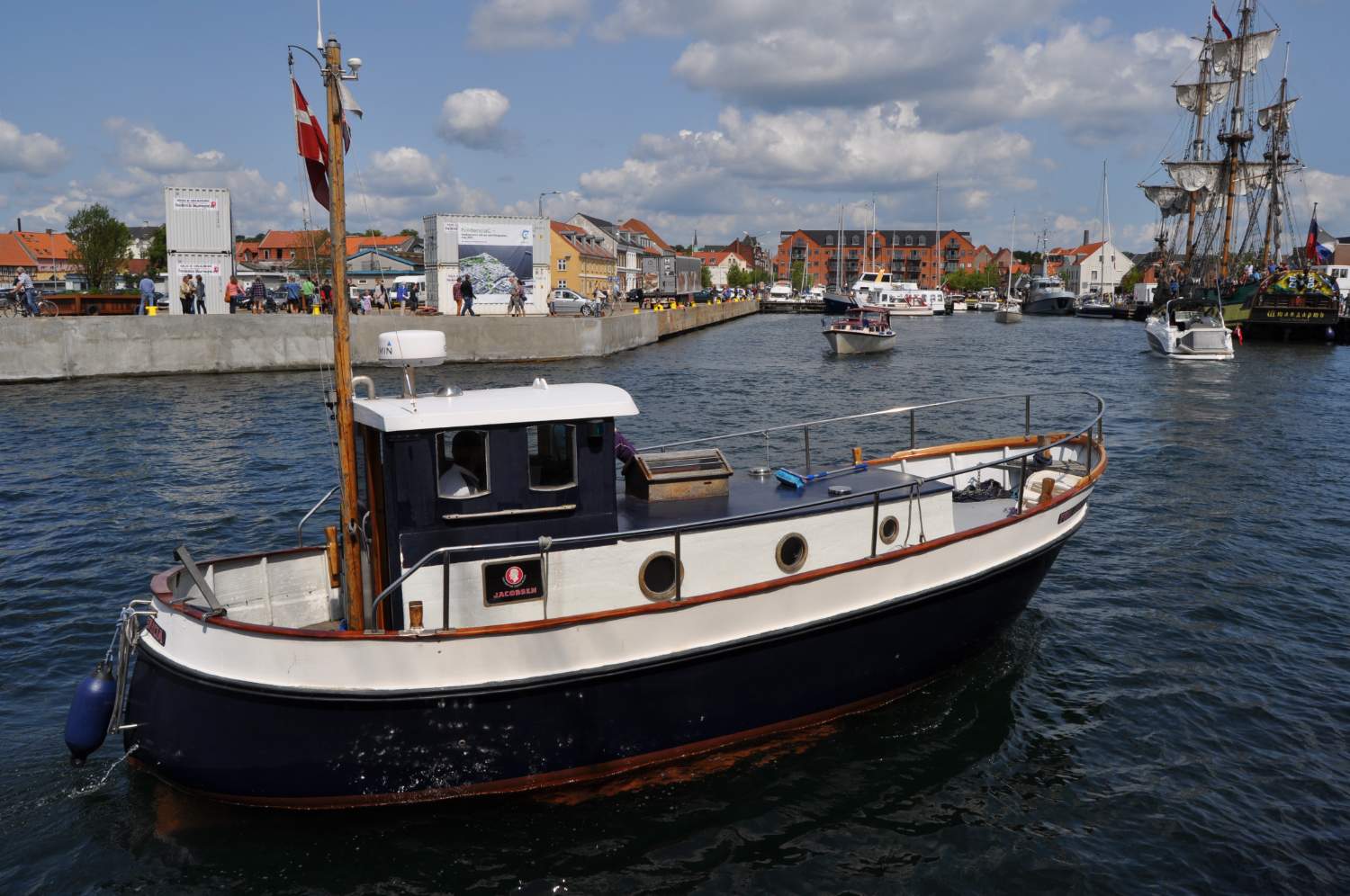 Solve skib jigsaw puzzle online with 77 pieces