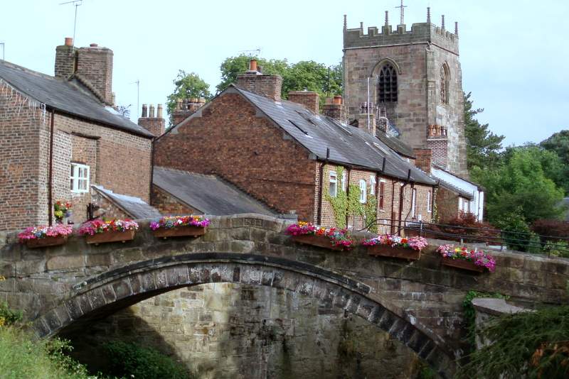 Solve Croston Village (35) jigsaw puzzle online with 40 pieces