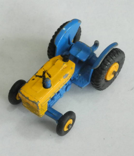 Solve Matchbox Ford Tractor jigsaw puzzle online with 9 pieces
