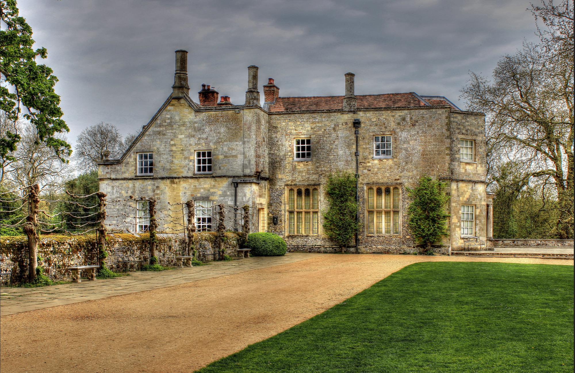 Solve Snowshill Manor. Gloucestershire. jigsaw puzzle online with 345 ...