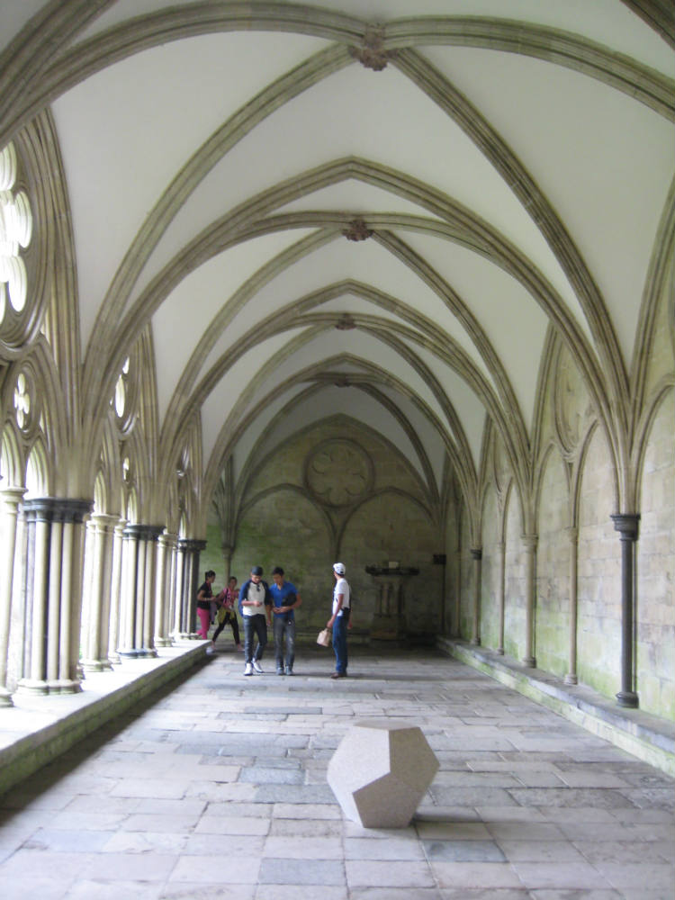Solve The Cloisters, Salisbury Cathedral. jigsaw puzzle online with 80 ...