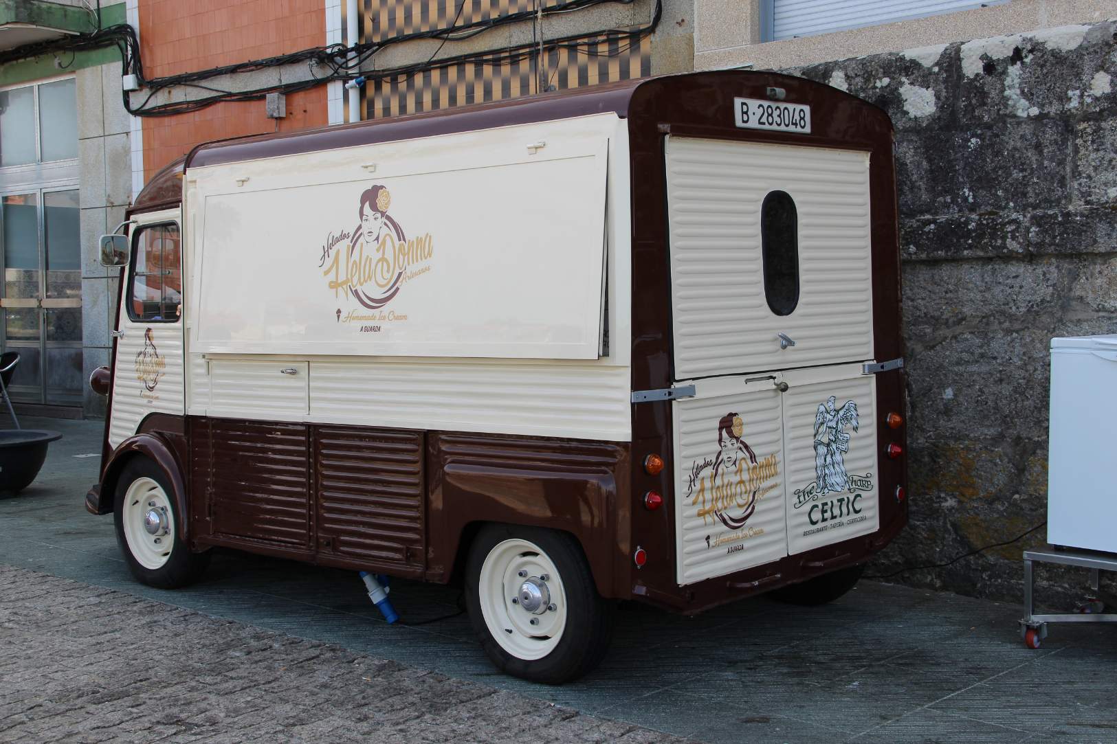 Solve Carrinha jigsaw puzzle online with 117 pieces