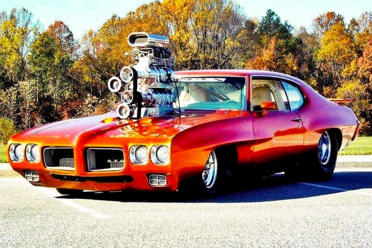 Solve Pontiac GTO jigsaw puzzle online with 150 pieces