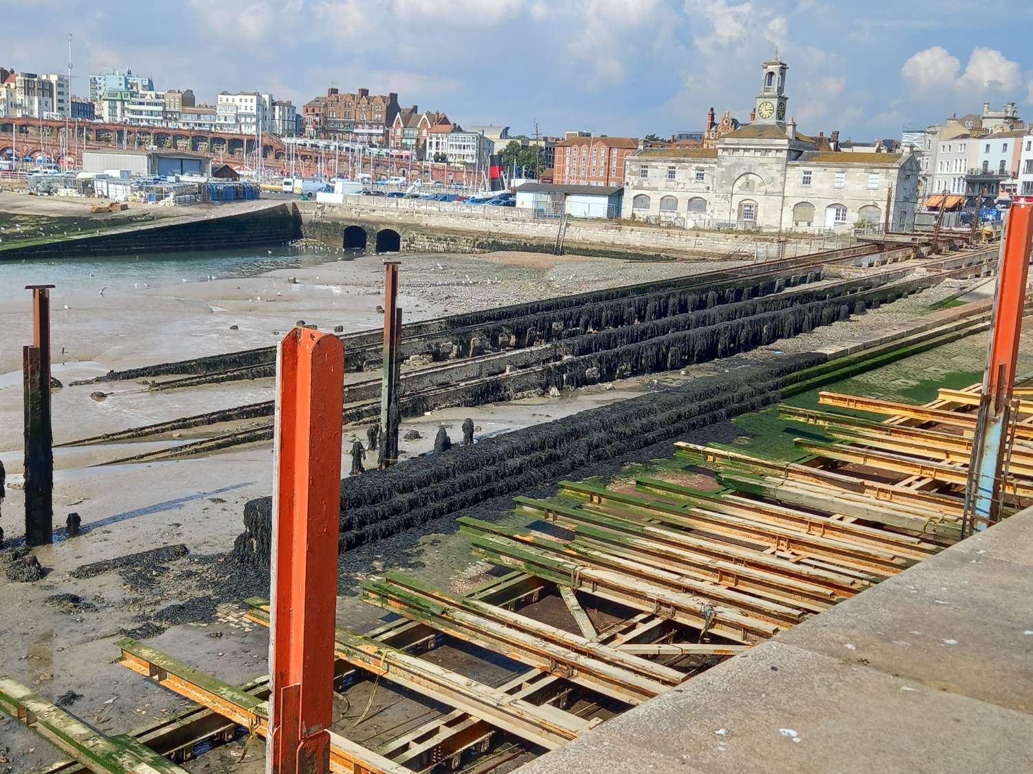 Solve The slipway jigsaw puzzle online with 80 pieces