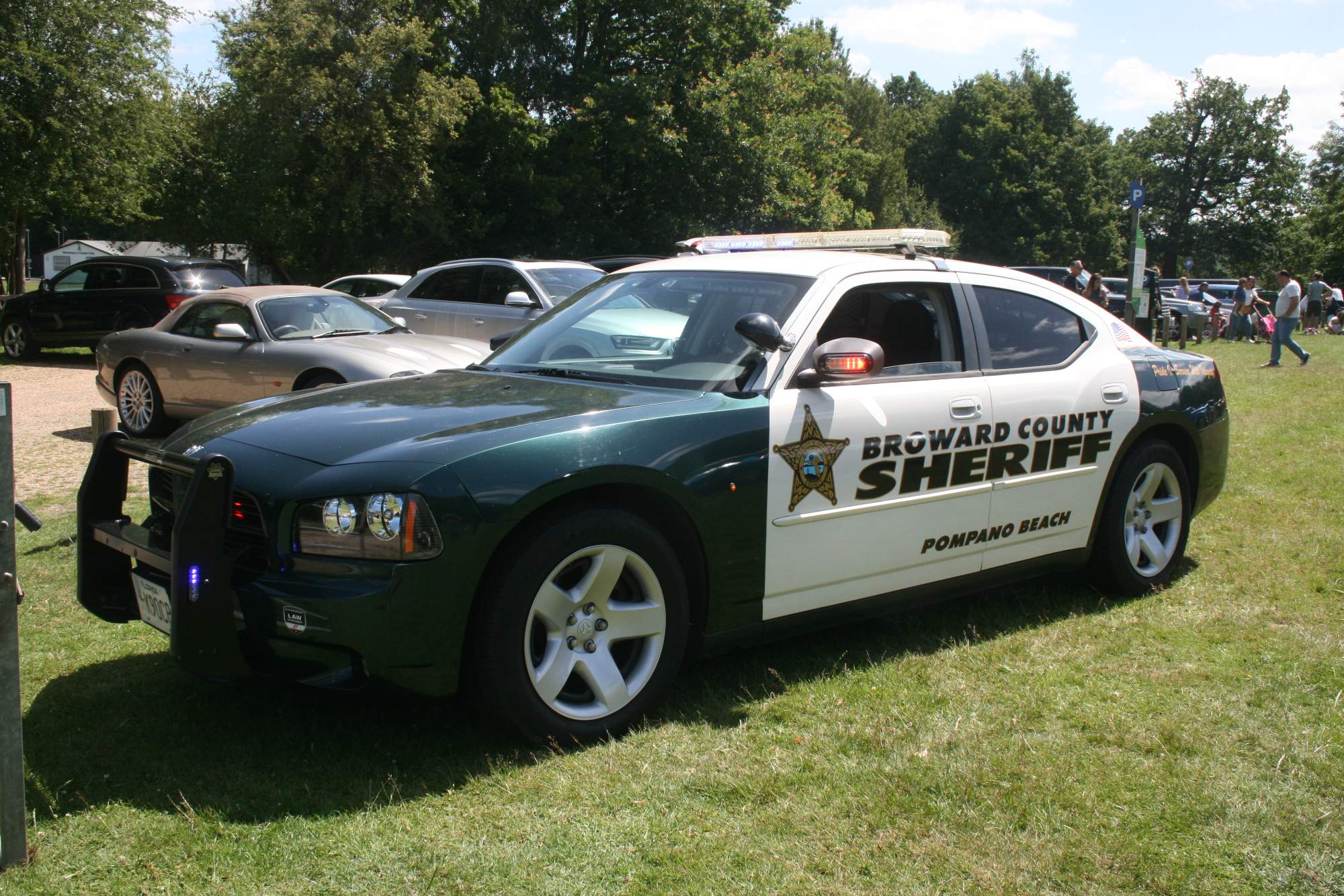 Solve Dodge Charger jigsaw puzzle online with 216 pieces