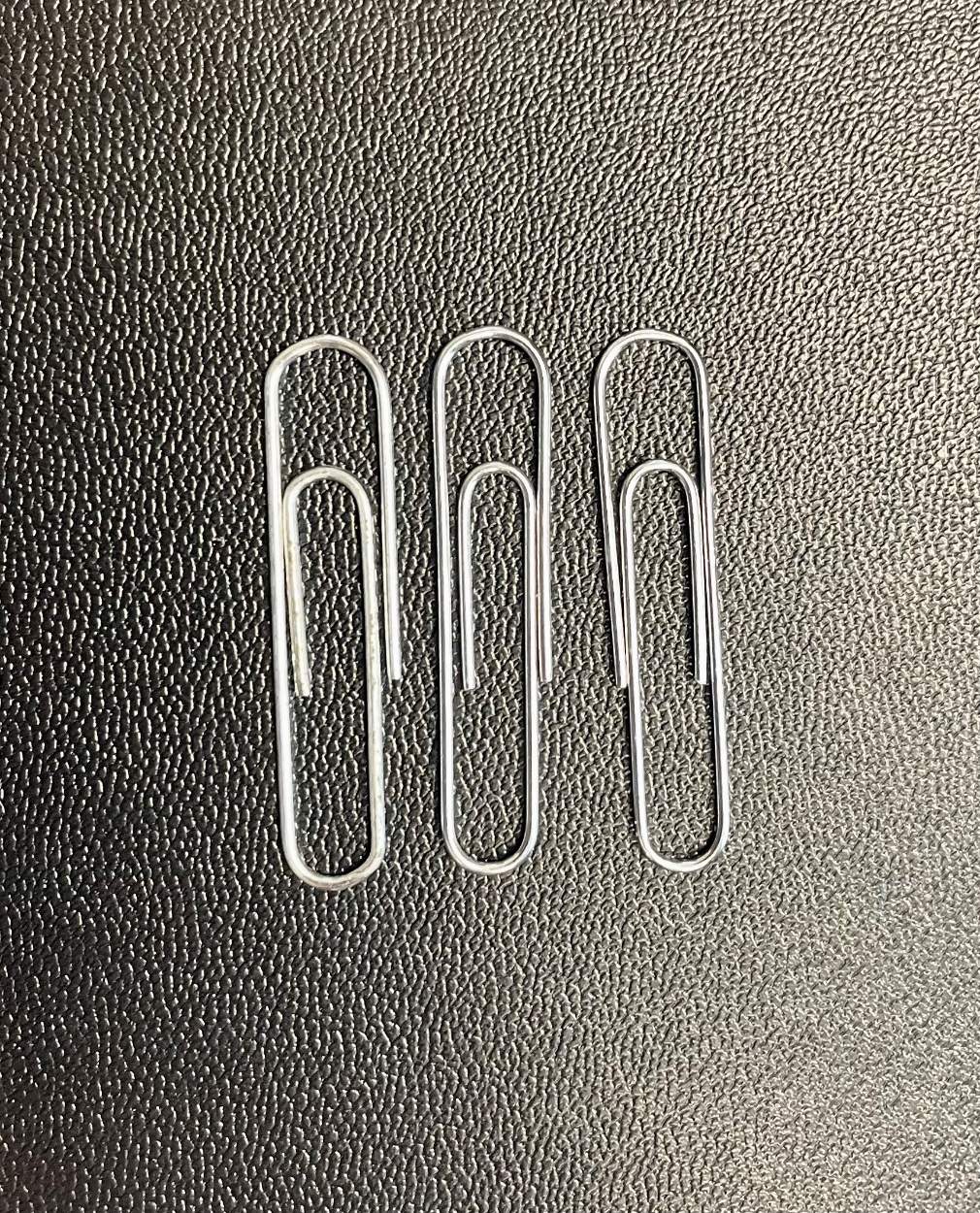 Jigsaw Puzzle | Three Paperclips | 80 pieces | Jigidi