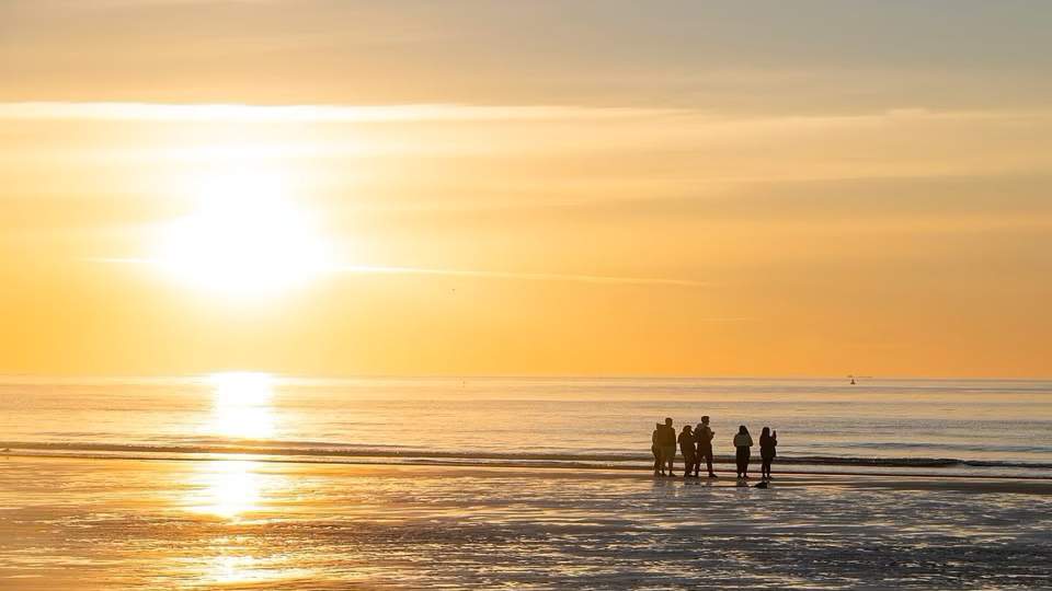 Solve We're Having a Heat Wave 2 jigsaw puzzle online with 15 pieces