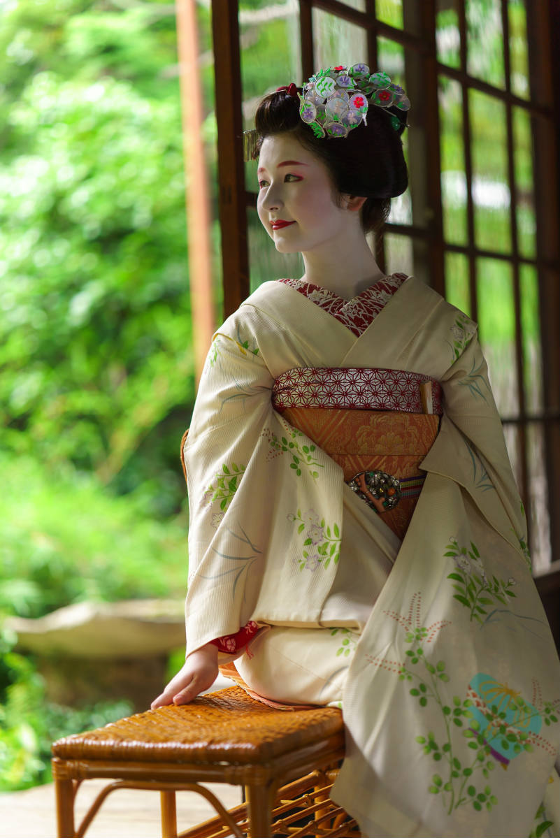 Solve Maiko, miyagawachô, Fukuno at Ryuhonji temple, Kyoto, Japan. jigsaw puzzle online with 117 ...