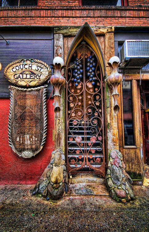 Solve Couch Street Gallery - Portland, Oregon jigsaw puzzle online with ...