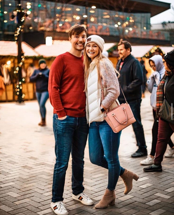 Solve MrBeast and Mrs.Beast jigsaw puzzle online with 12 pieces