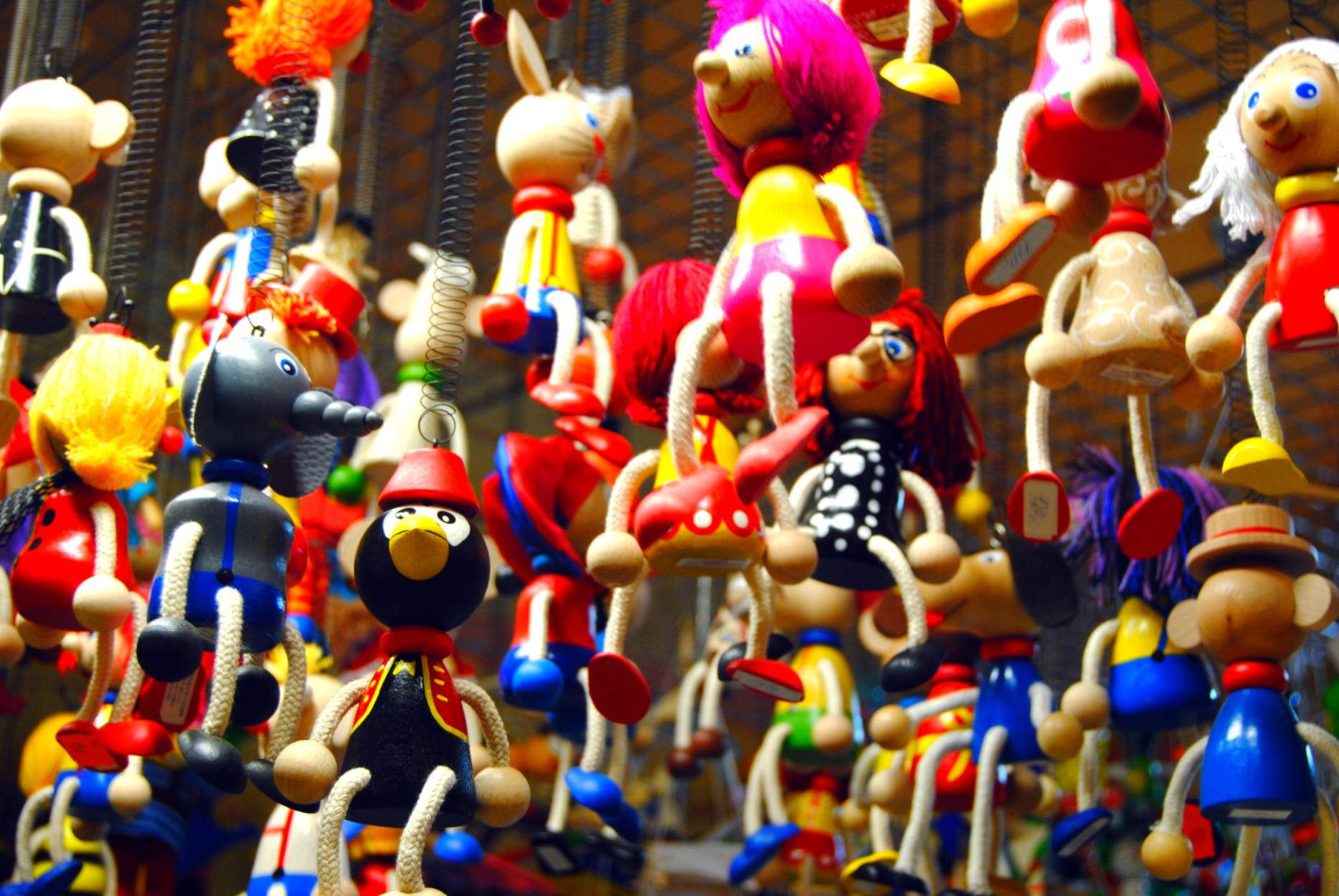 Solve Wooden puppets jigsaw puzzle online with 150 pieces